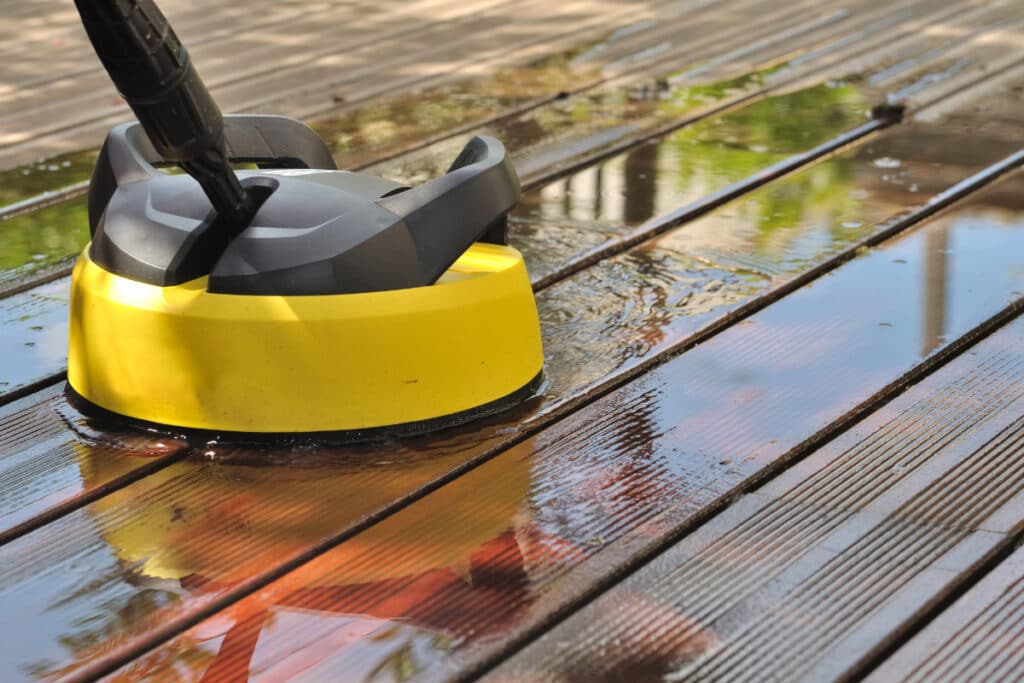 Houten terras reinigen: onderhouds- en schoonmaaktips & kostprijs