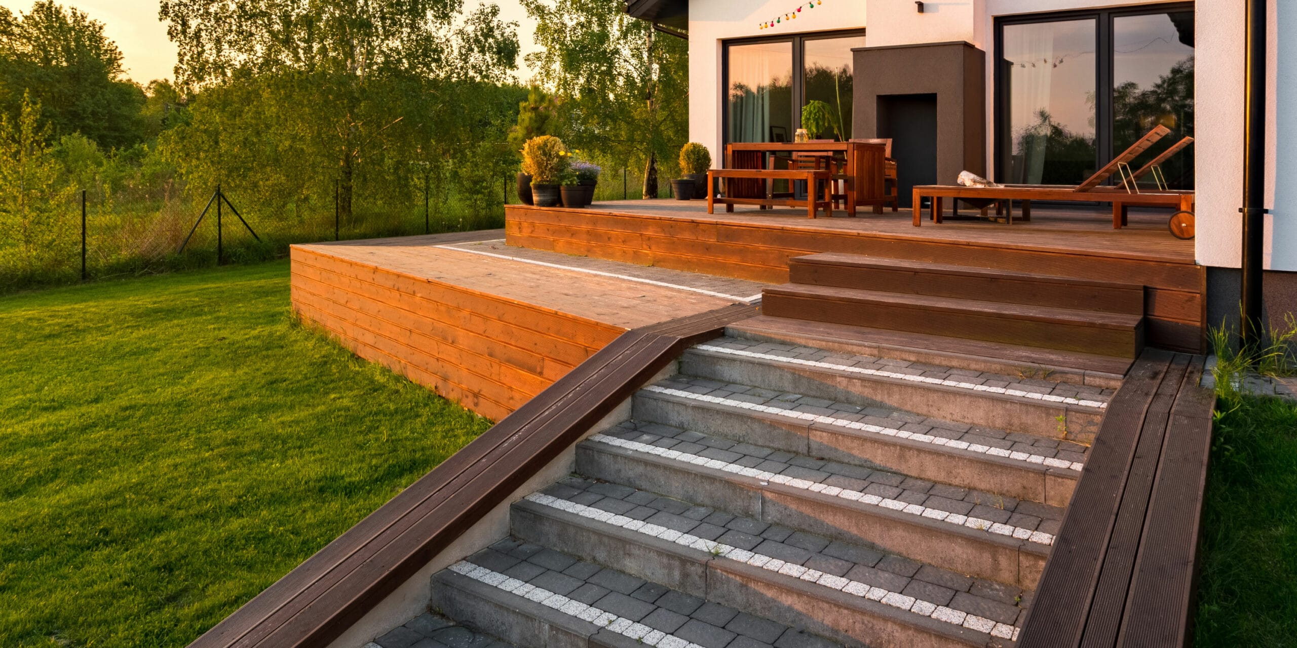 Verhoogd terras - Hoe plaatsen, prijs & aandachtspunten [+ inspiratie!]